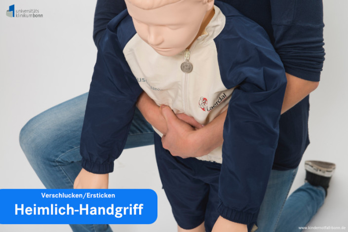 Heimlich-Handgriff (auch: Heimlich Manöver) beim Kind