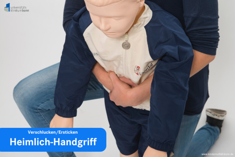 Heimlich-Handgriff (auch: Heimlich Manöver) beim Kind
